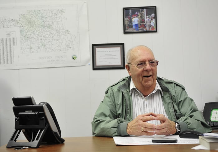 Gordon police chief retires as state's oldest