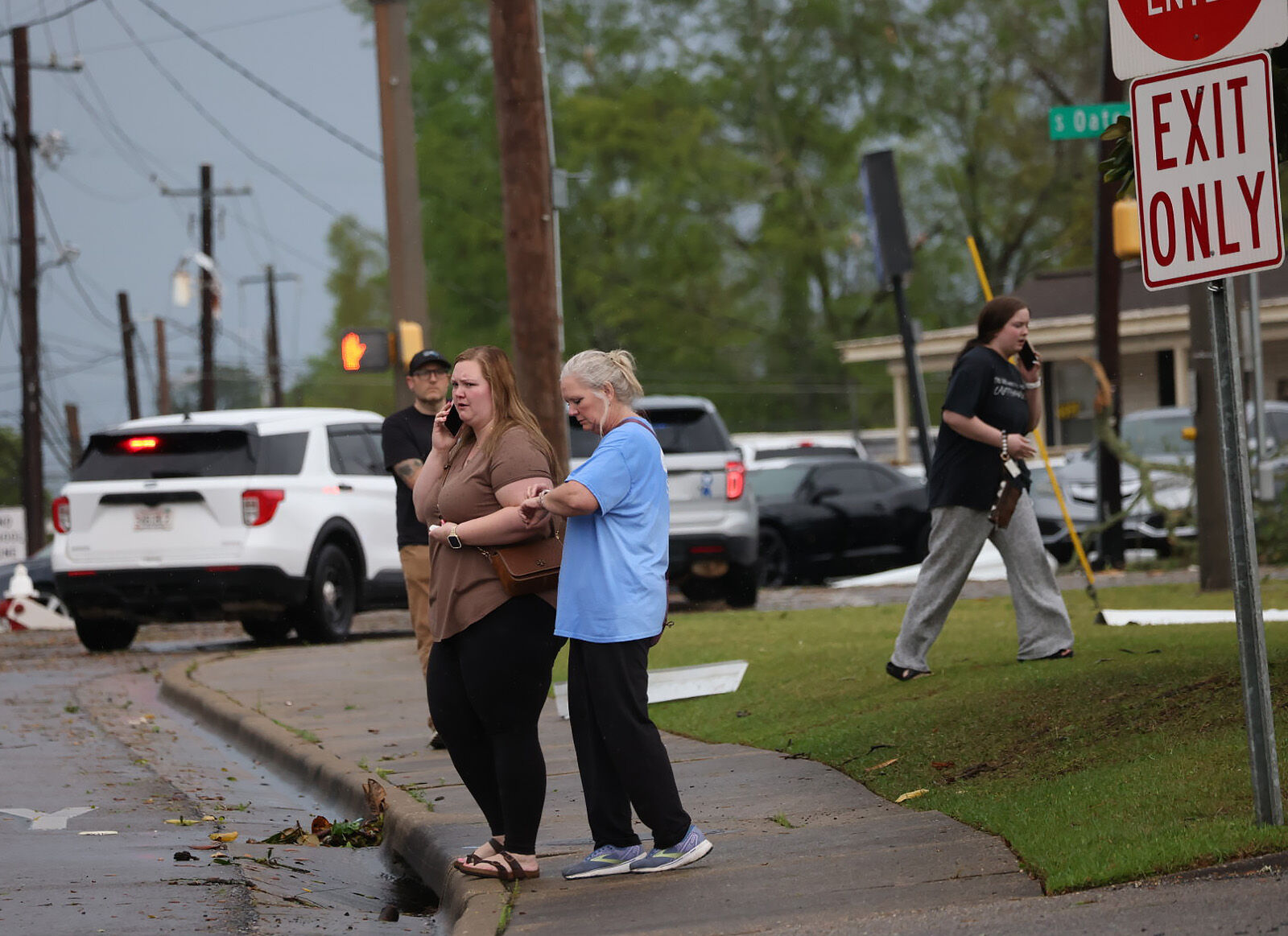 Possible tornado damages Dothan