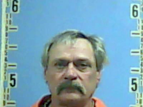 Slocomb man charged with molesting girl