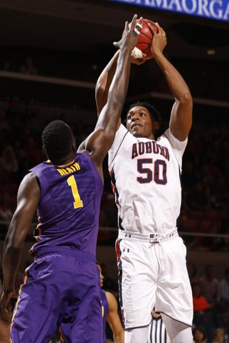 Murray leaving Auburn basketball program; Wiley enters name in NBA Draft