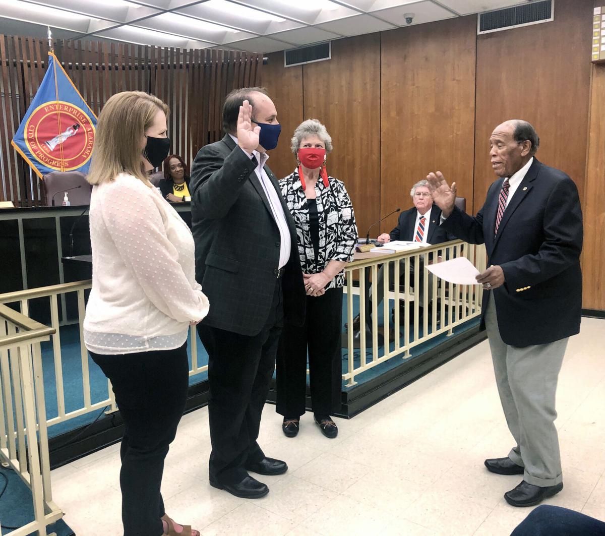 Mott takes oath as City Engineer