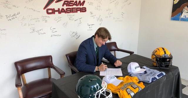 Wicksburg football player Reece Martin signs with Lake Erie