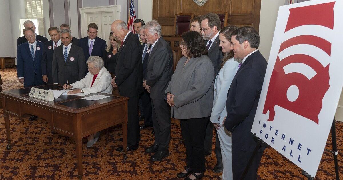 Gov. Ivey signs Connect Alabama Act to drive broadband expansion