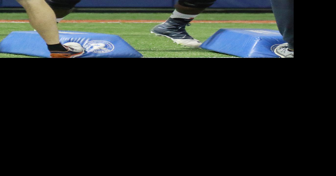 Auburn DT Dontavius Russell making transition from 'plugger' to playmaker