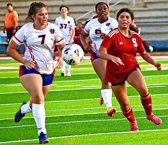 Carroll Lady Eagles tie it late against CHHS and then win in PK shootout