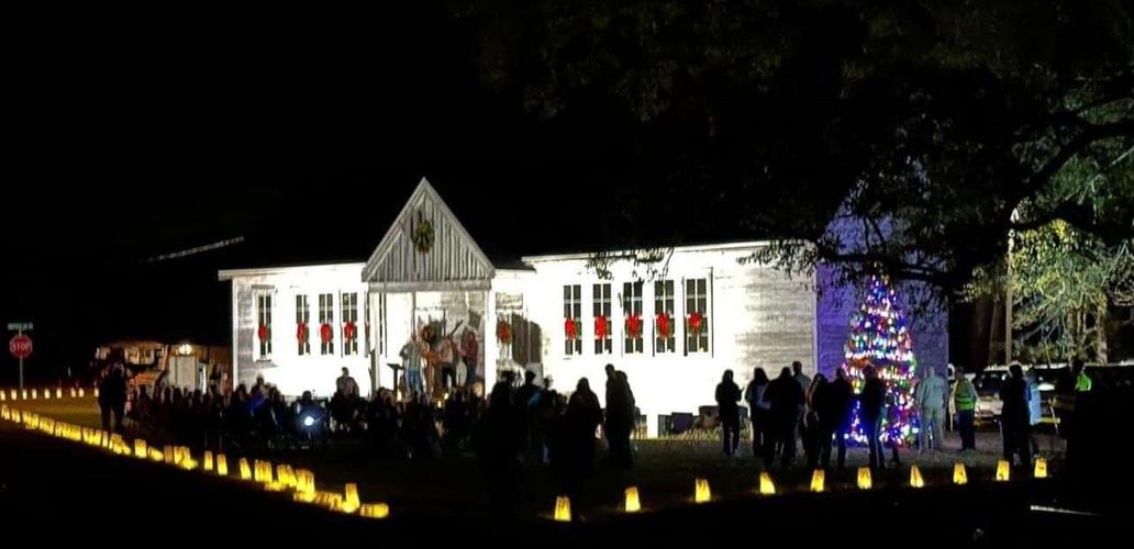 Historic Dupree School holds large candlelight Christmas gathering