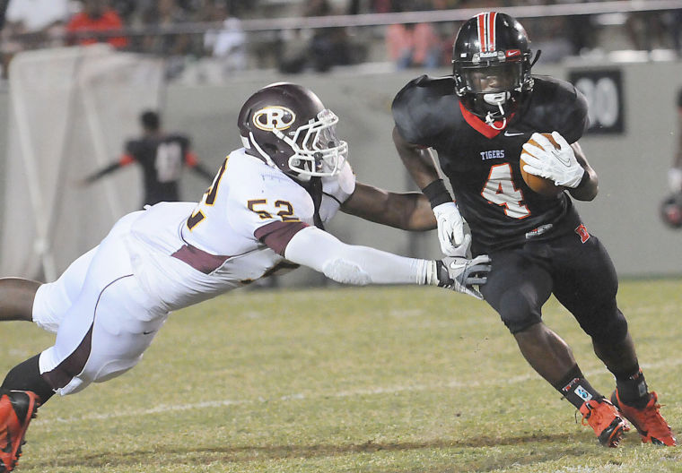 Late touchdown powers Dothan past Robertsdale