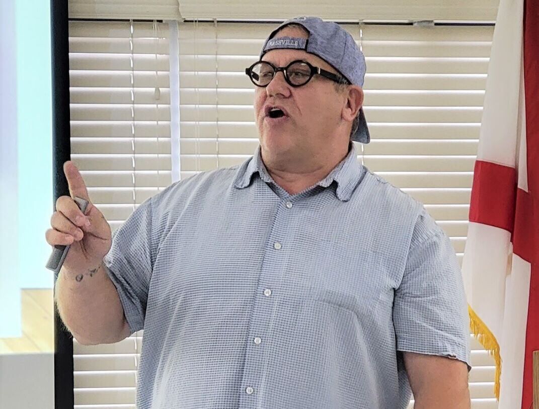 DeLeon delivers anti-drug message to students