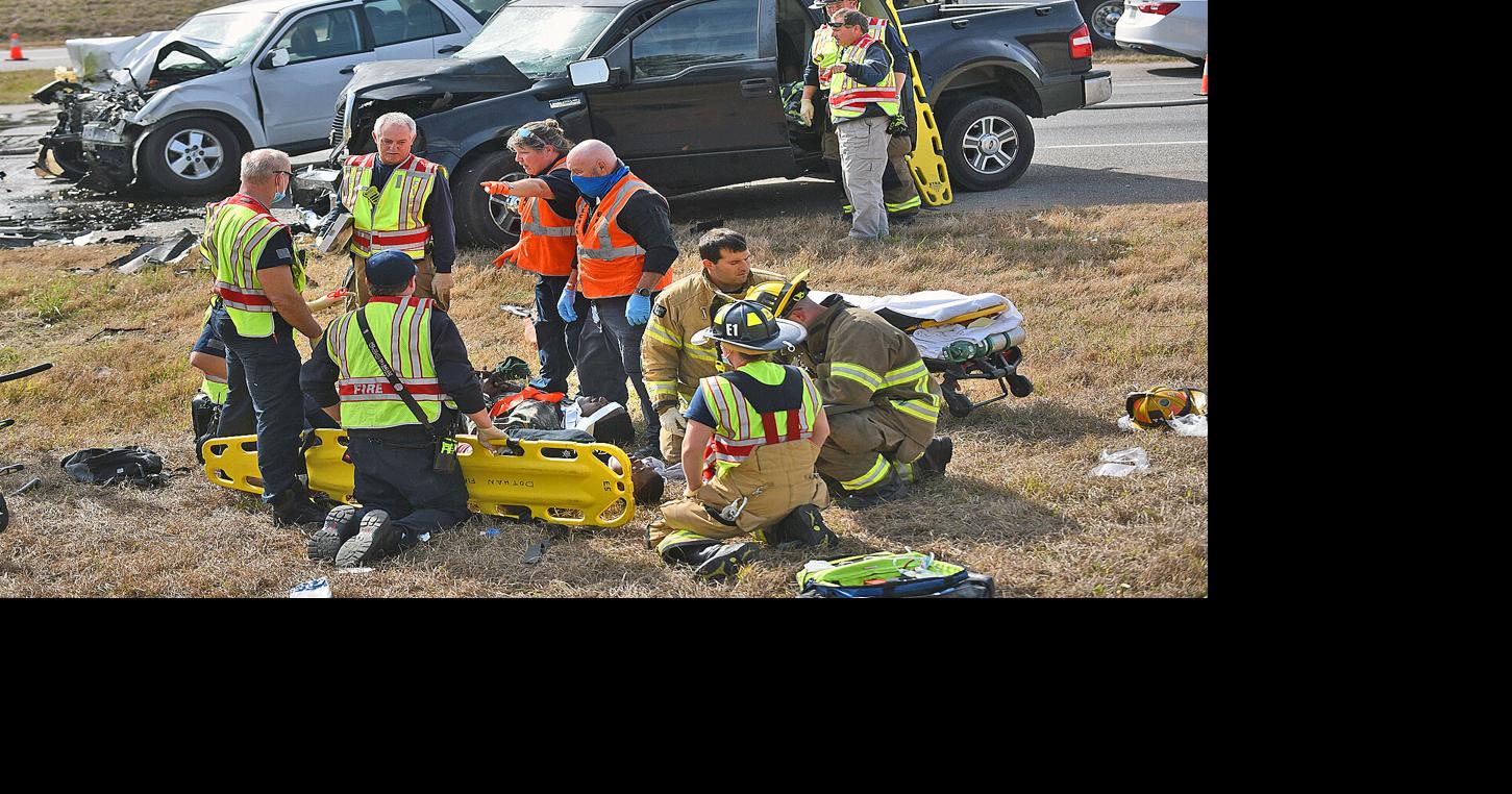 Ross Clark Circle 2-vehicle collision injures 5