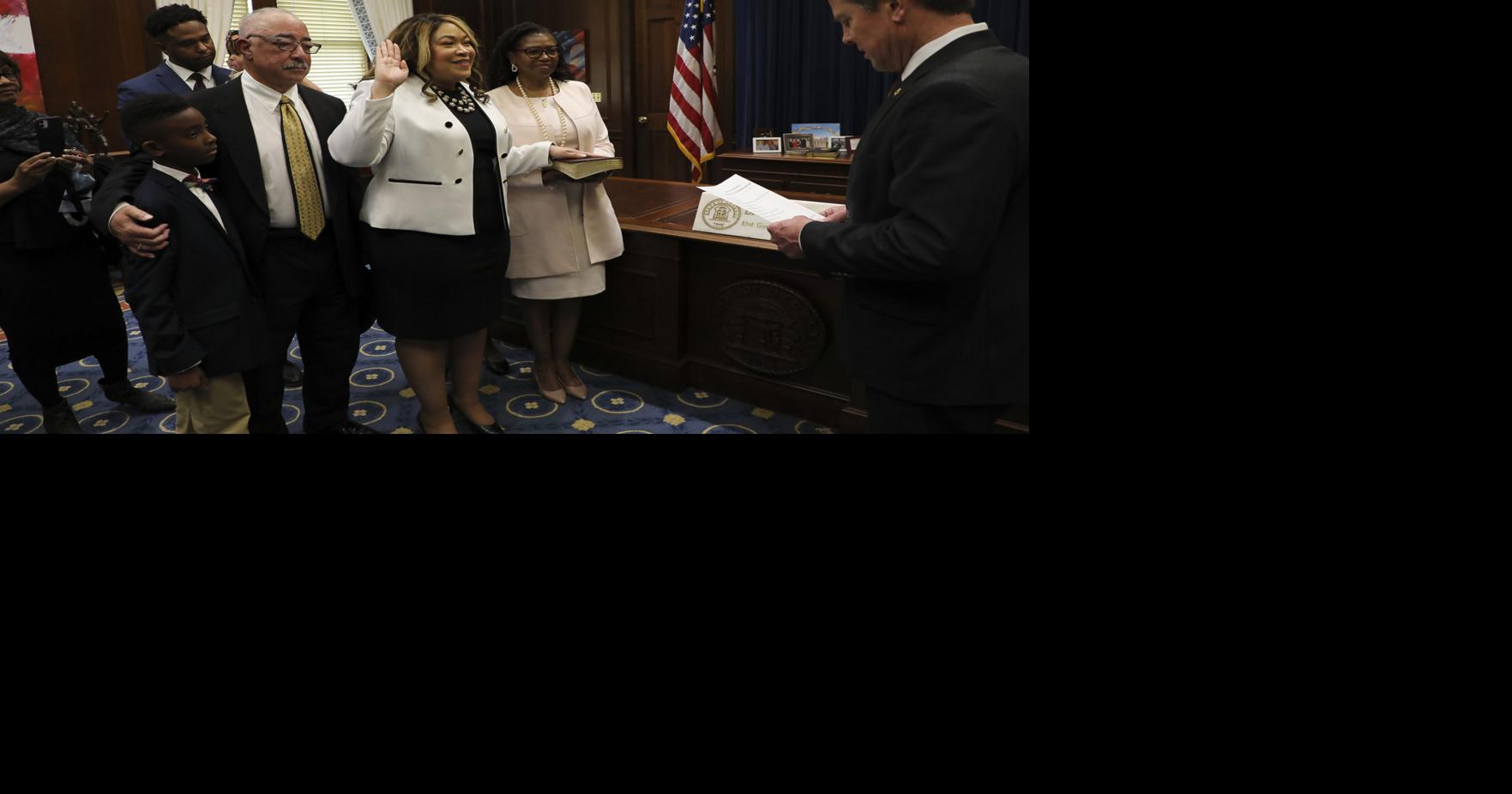 Deah Warren sworn-in by Gov. Kemp as county's newest Superior Court ...
