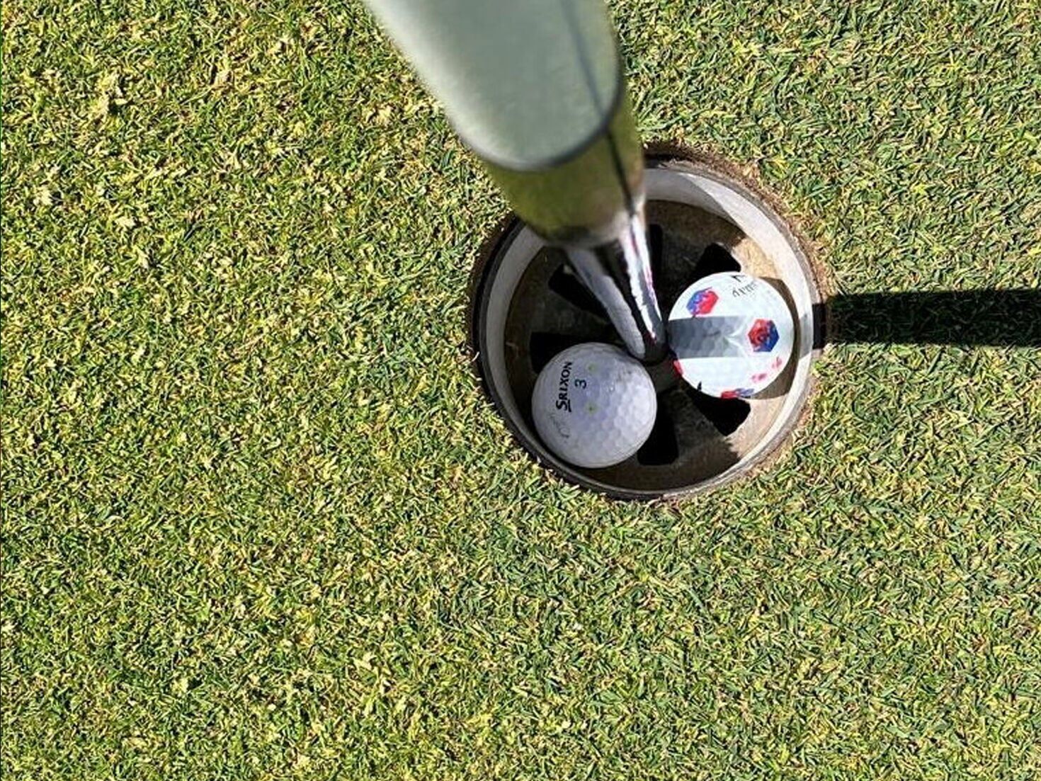 Golfers land backâ toâ back holesâ inâ one in 156 millionâ toâ one feat ...