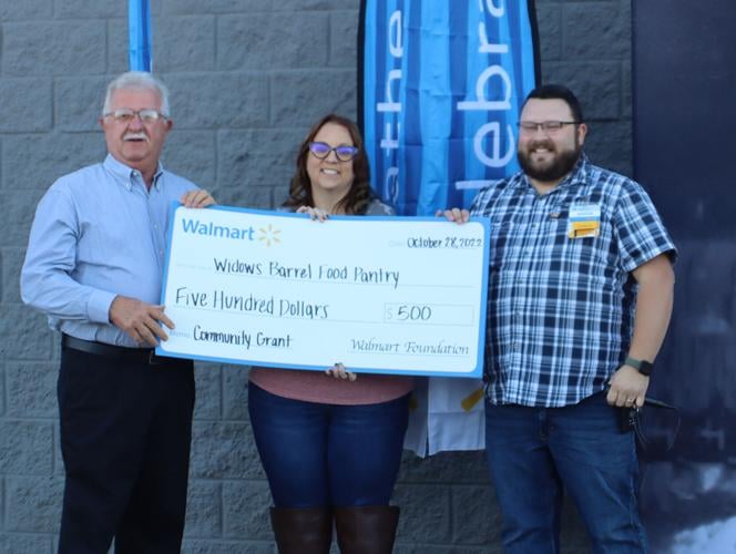 Walmart hosts grand reopening | News | duboiscountyherald.com