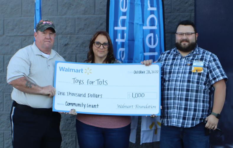 Walmart hosts grand reopening | News | duboiscountyherald.com