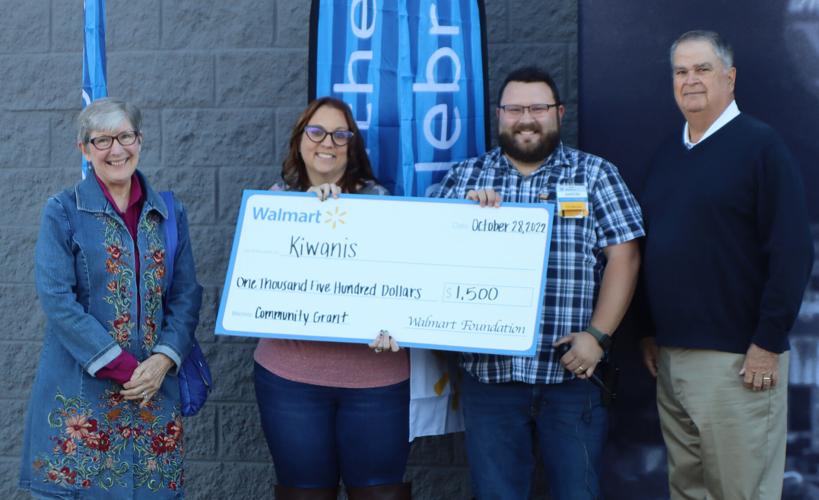 Walmart hosts grand reopening | News | duboiscountyherald.com