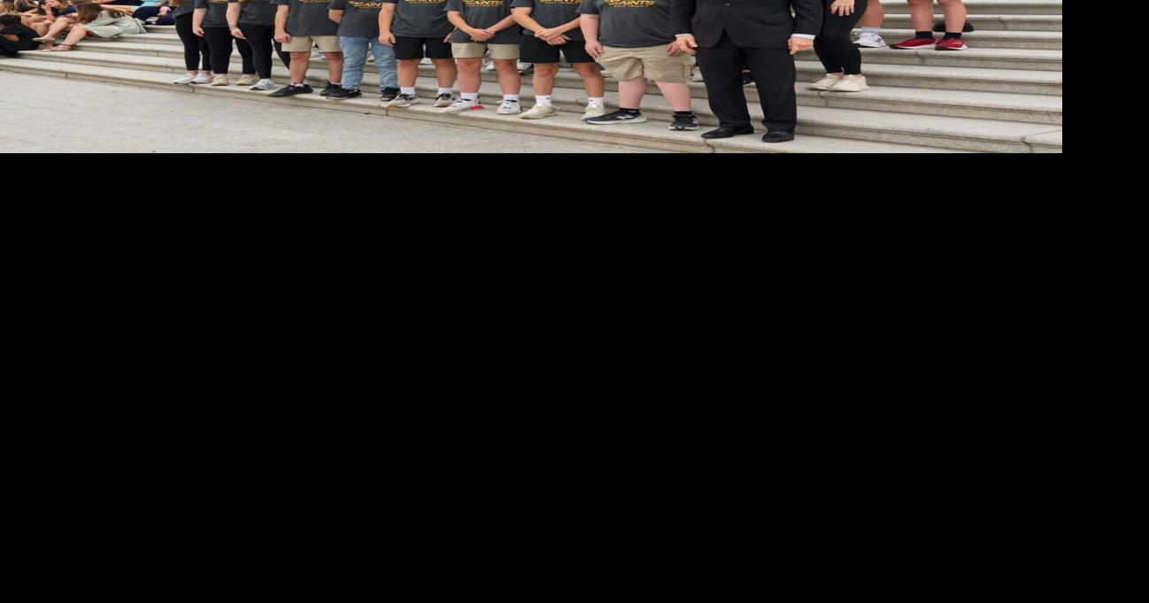 Holy Trinity students meet Senator Young on steps of U.S. Capitol ...