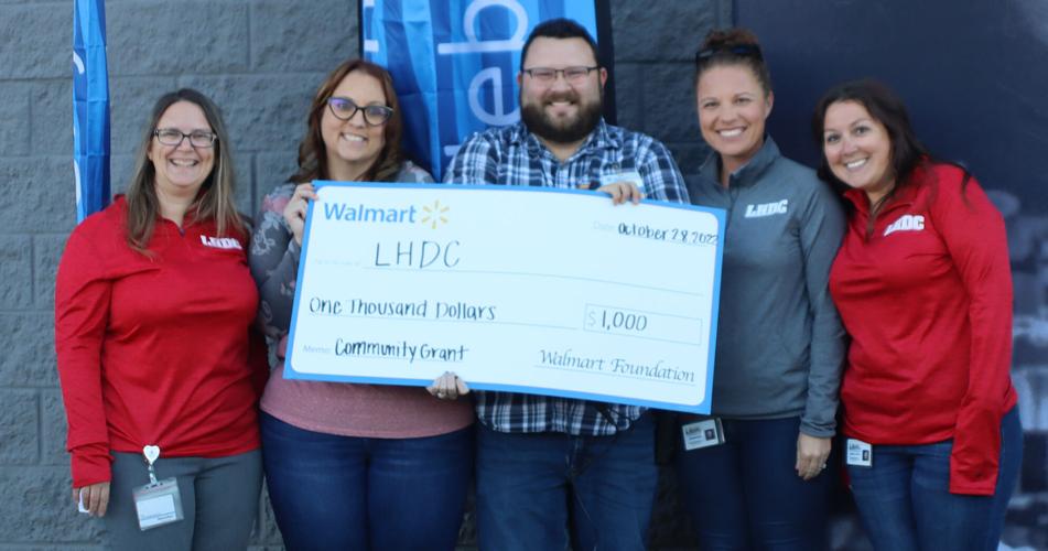 Walmart hosts grand reopening | News | duboiscountyherald.com