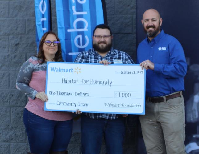 Walmart hosts grand reopening | News | duboiscountyherald.com