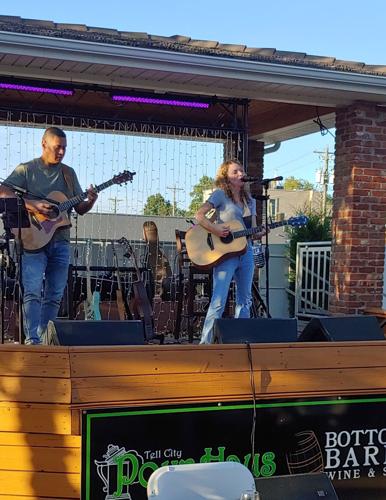 Deana Carter sings as sweet as strawberry wine for Perry County | Perry ...