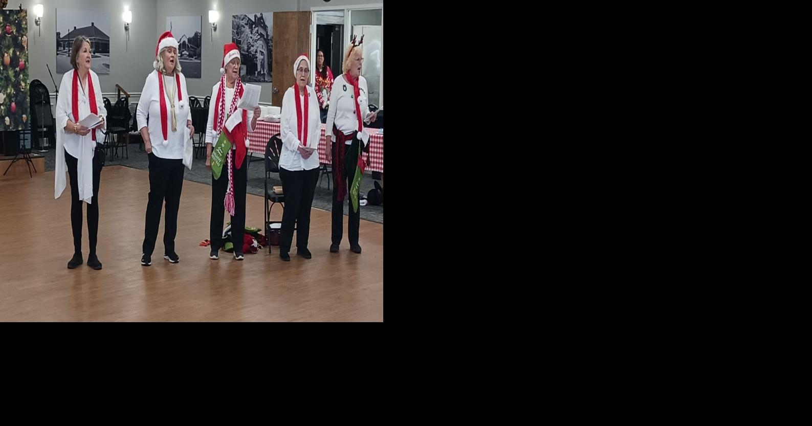 Accompanyist Jan Sprinkle, Singers, from left, Sharilyn Franzman ...