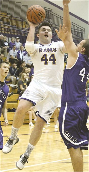 Carter Chastain goes for a layup | Sports | duboiscountyherald.com