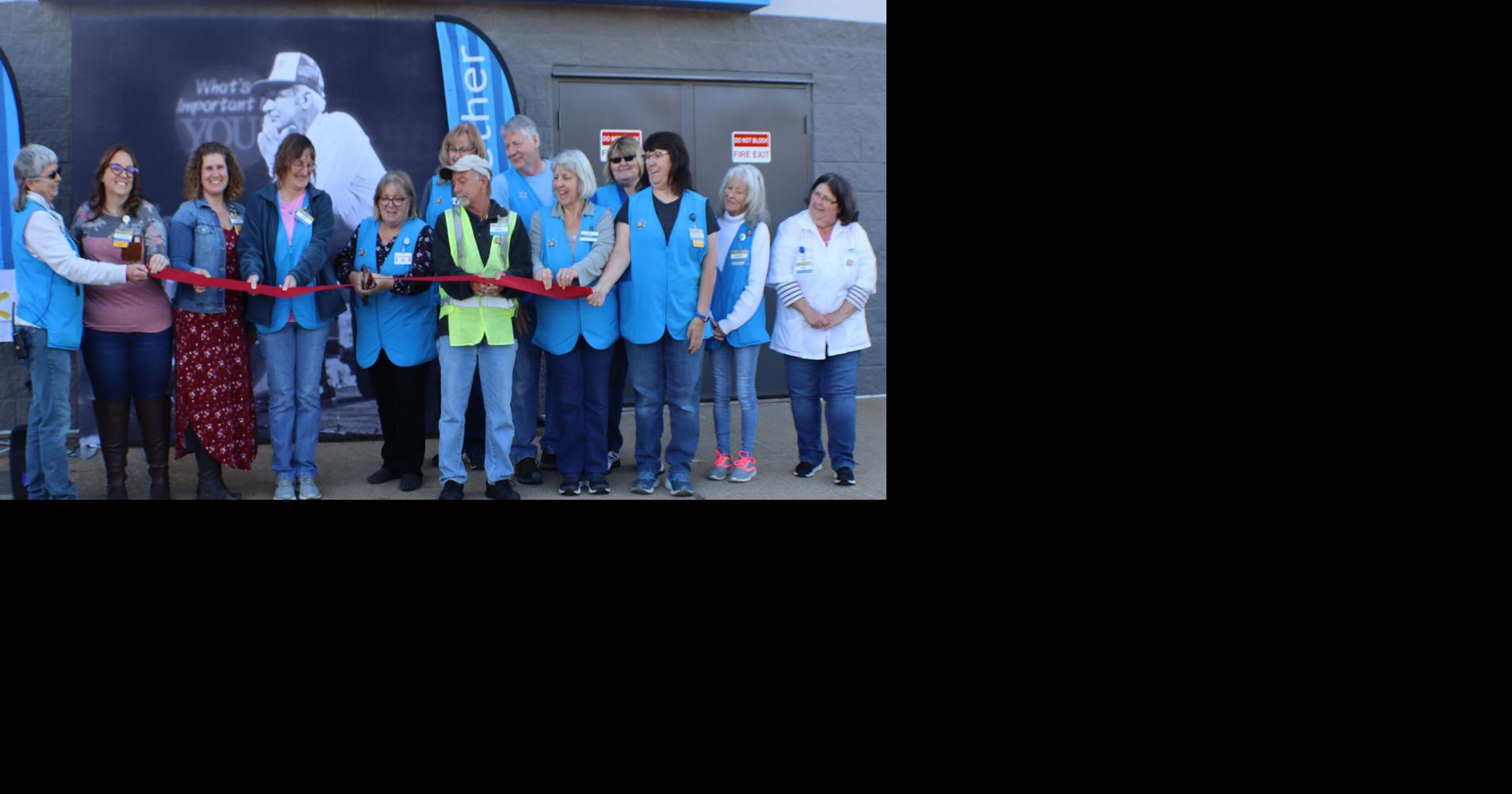 Walmart hosts grand reopening | News | duboiscountyherald.com