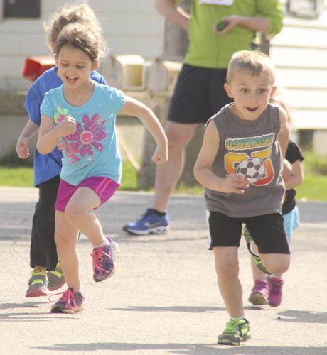 Runners hustle for Hennessy | Gallery | dyersvillecommercial.com