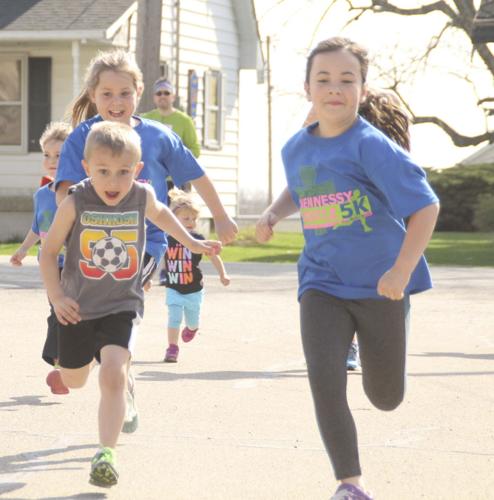 Runners hustle for Hennessy | Gallery | dyersvillecommercial.com