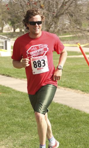 Runners hustle for Hennessy | Gallery | dyersvillecommercial.com