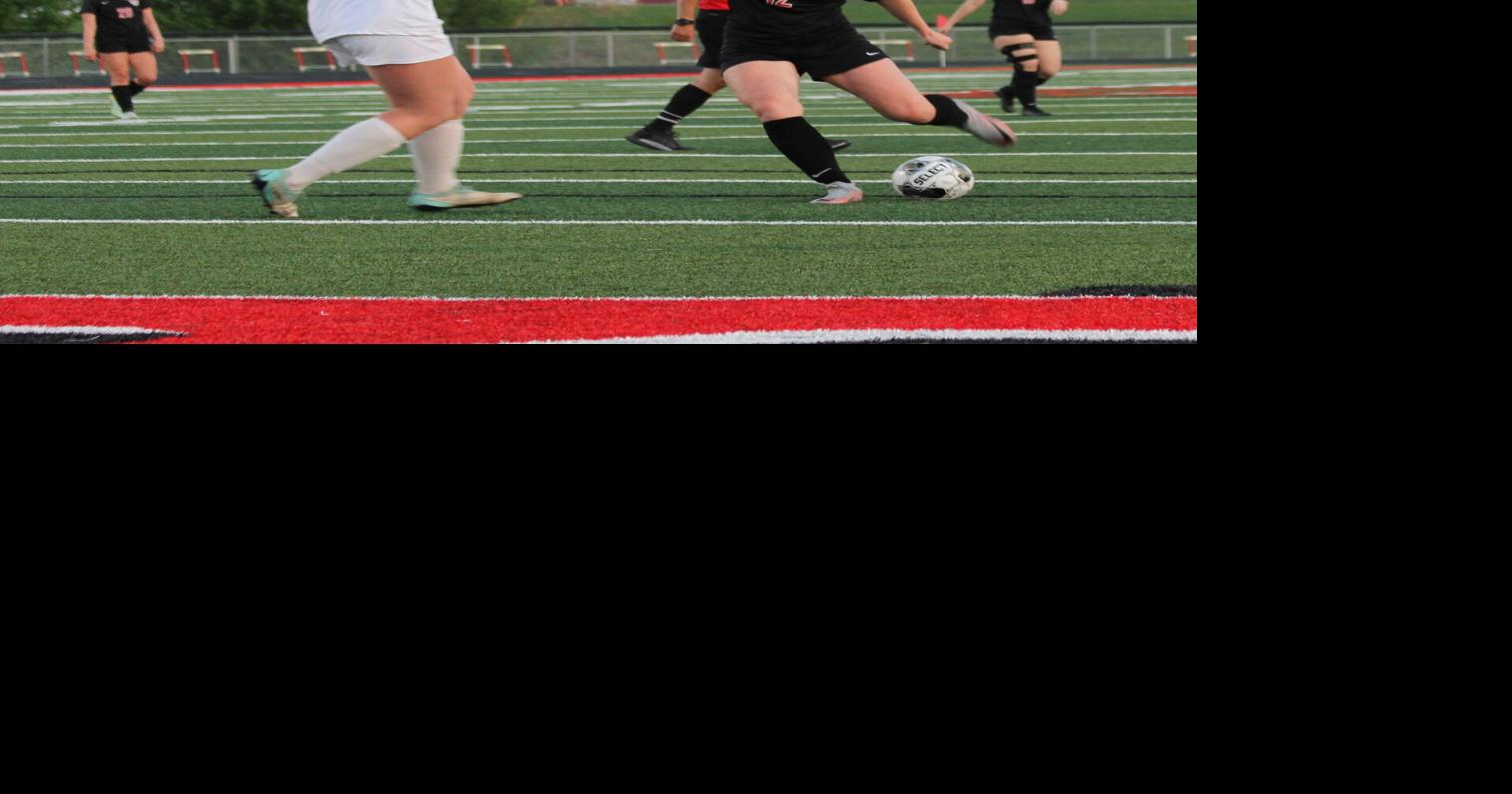 Bobcats defeat Decorah, advance | Sports | dyersvillecommercial.com