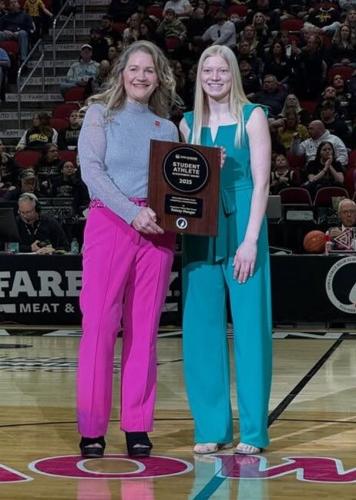 Hoeger receives IBA scholarship | Sports | dyersvillecommercial.com