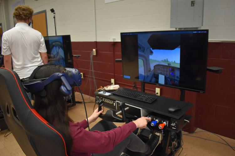 PHOTOS: EKU aviation students take flight with new virtual reality ...