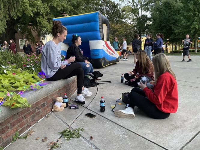PHOTOS: Light up Your Residence Life | PHOTOS | easternprogress.com