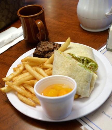 Café 60 welcomes seniors to Applejack’s for Marinette County meal ...