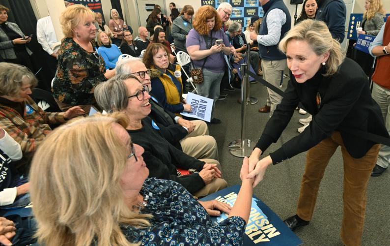 Minnesota's First Lady Gwen Walz arrives late and brings cookies to ...