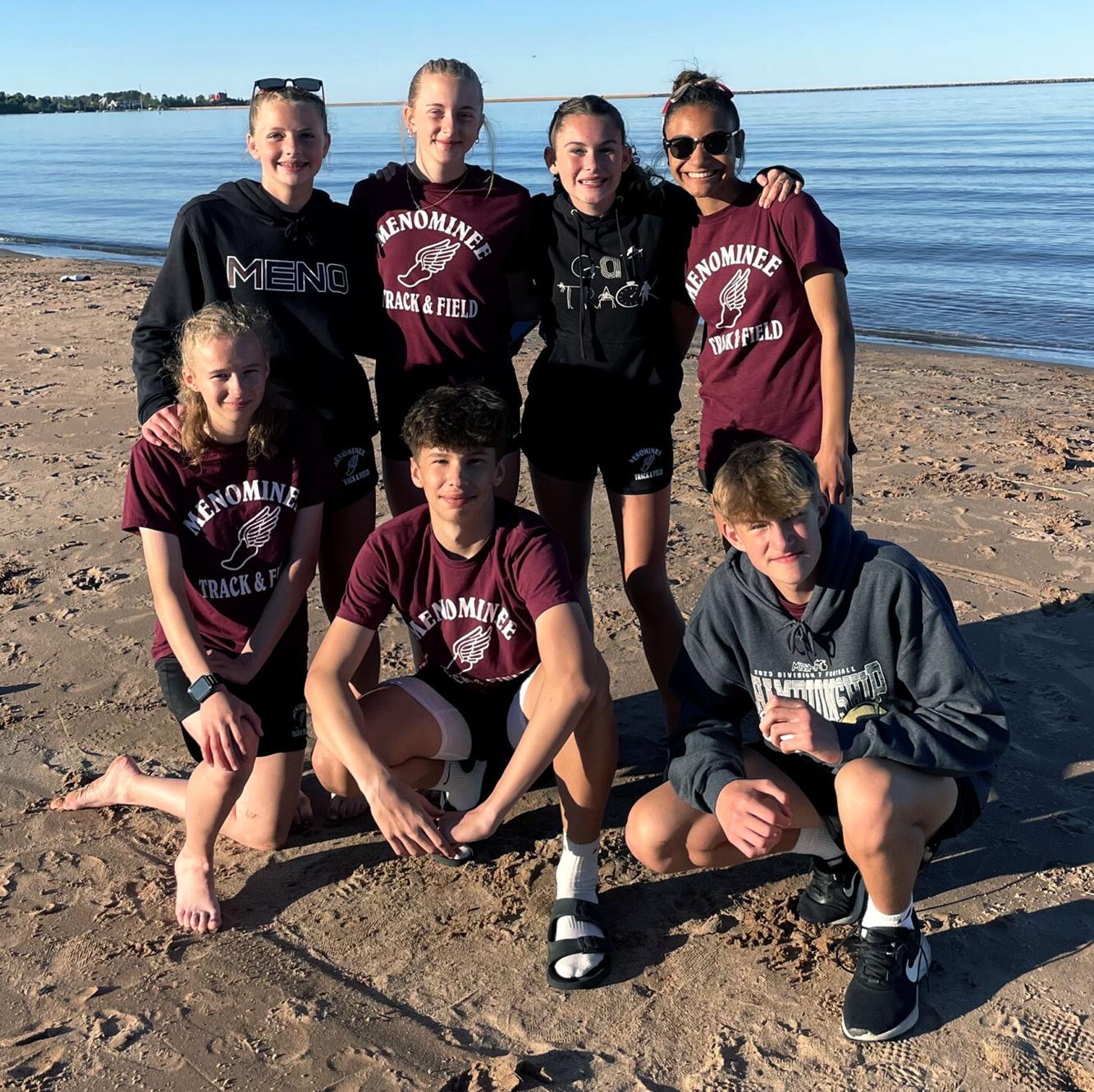 Maroon Jr. High girls relay team wraps up undefeated season | Sports ...