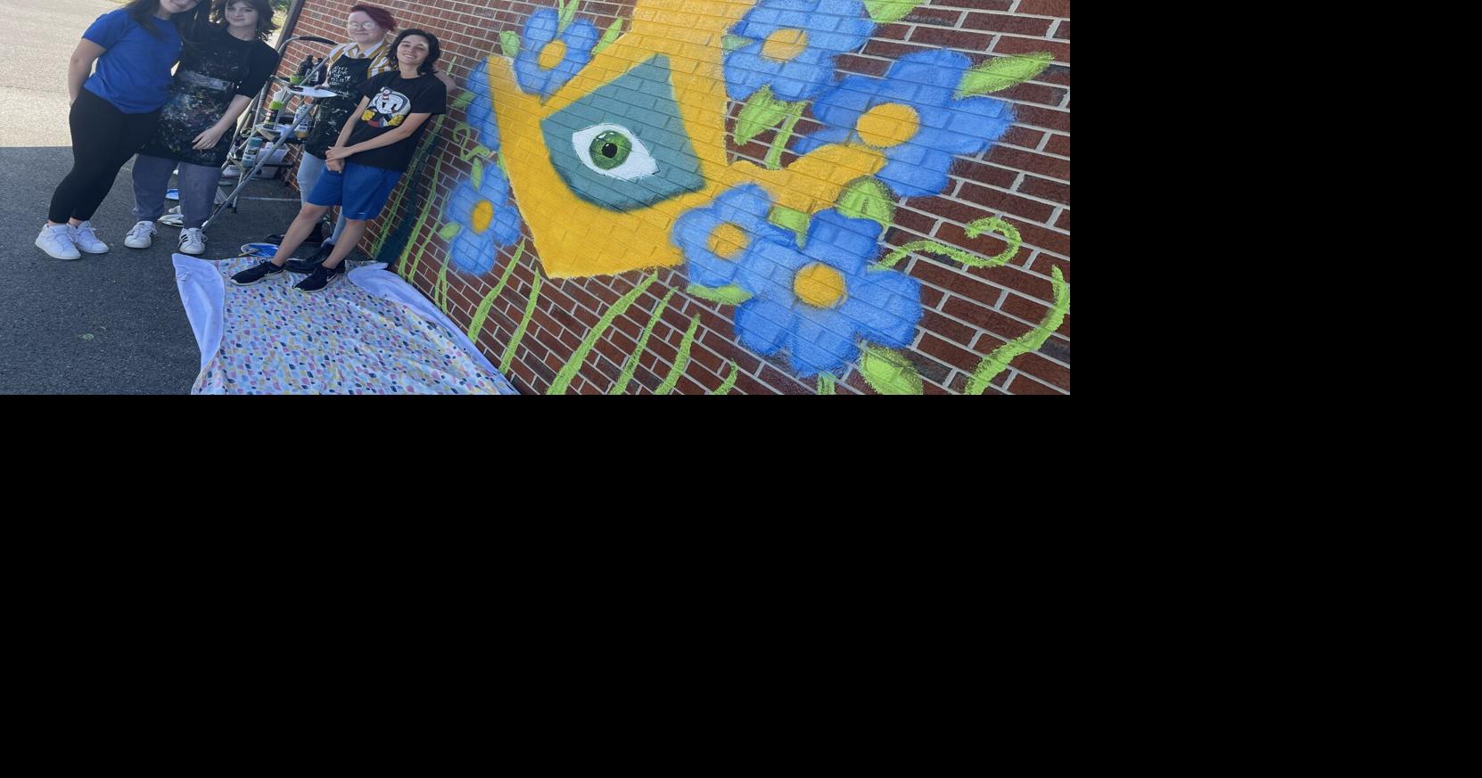 Art intern students paint up the town | Living | elkvalleytimes.com