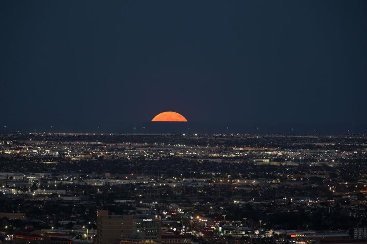 Photos: Super Blue Moon in full view in El Paso | Gallery | elpasoinc.com