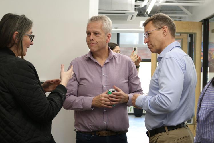 U.K. executives visit border | Factiva | elpasoinc.com