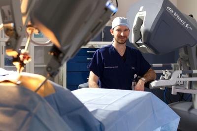 El Paso's Farnam leads robotic gynecologic surgery training | Special ...