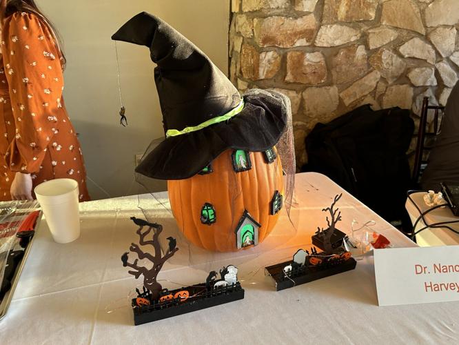 El Paso doctors carve pumpkins for a cause | Local Features | elpasoinc.com
