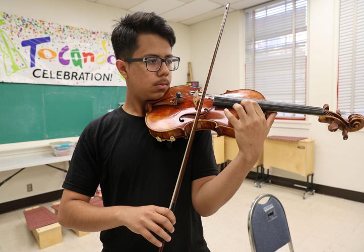 Fiddler in the Barrio: High School violinist takes center stage | Local Features | elpasoinc.com