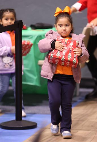 Photos: Pop star Khalid brings Christmas cheer to Hueco Elementary ...