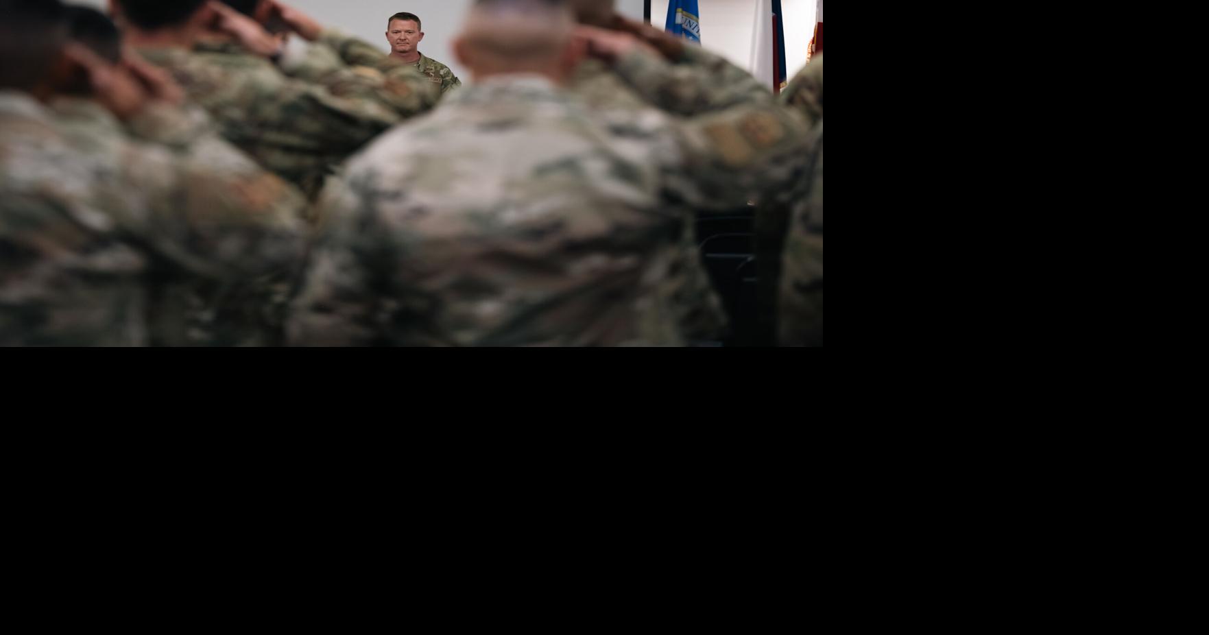 Saluting the new commander | Local News | elpasoinc.com