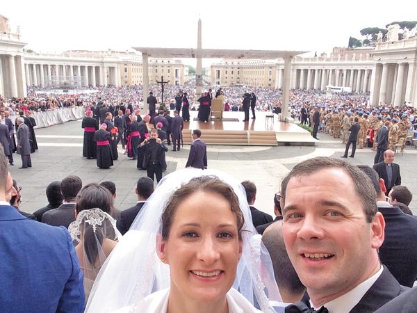 Newlyweds blessed by Pope Francis in Rome | Entertainment | elpasoinc.com