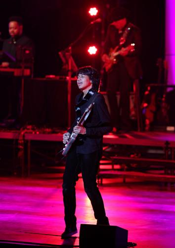 Photos: Dave Koz and Friends bring the holiday cheer | Gallery ...