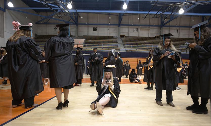 More than 3,000 graduate from EPCC | Lifestyle | elpasoinc.com