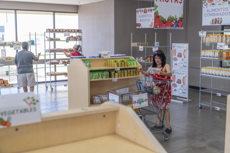 El Pasoans Fighting Hunger reopens Food FARMacy | Local News ...