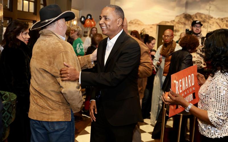 El Paso businessman Renard Johnson elected El Paso’s 53rd mayor | Local ...