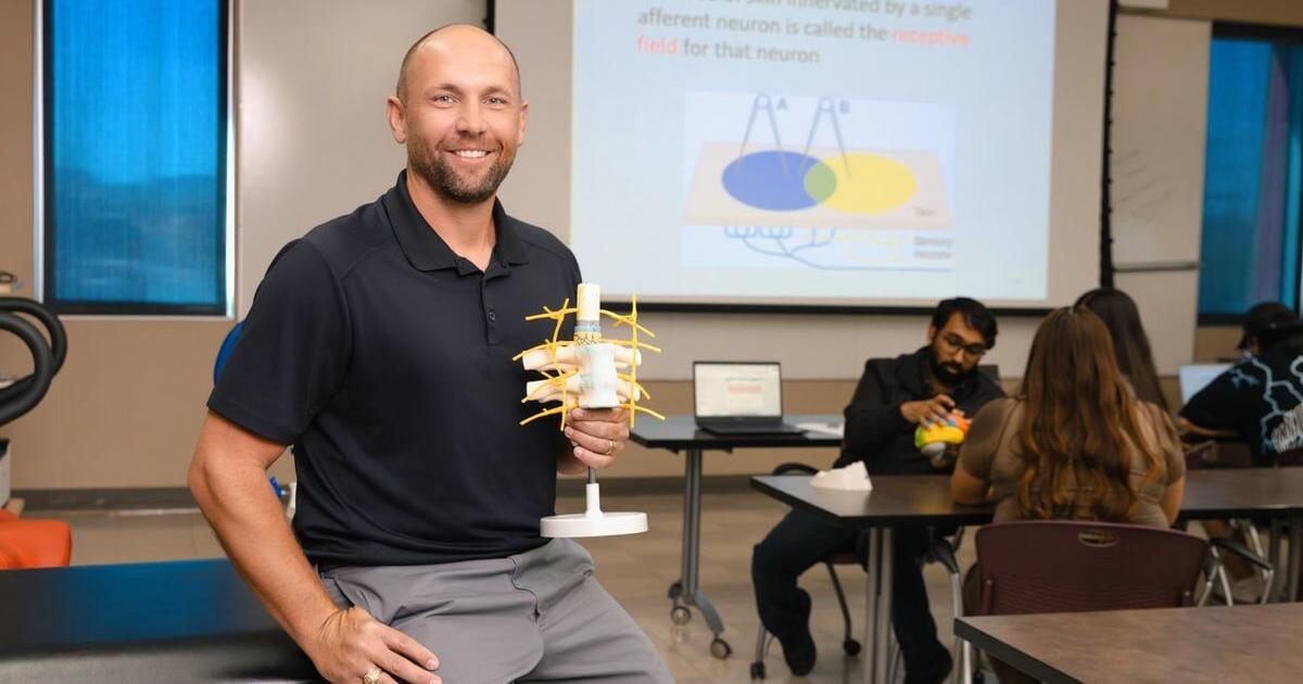 UTEP professor earns top teaching award | Business Announcements ...