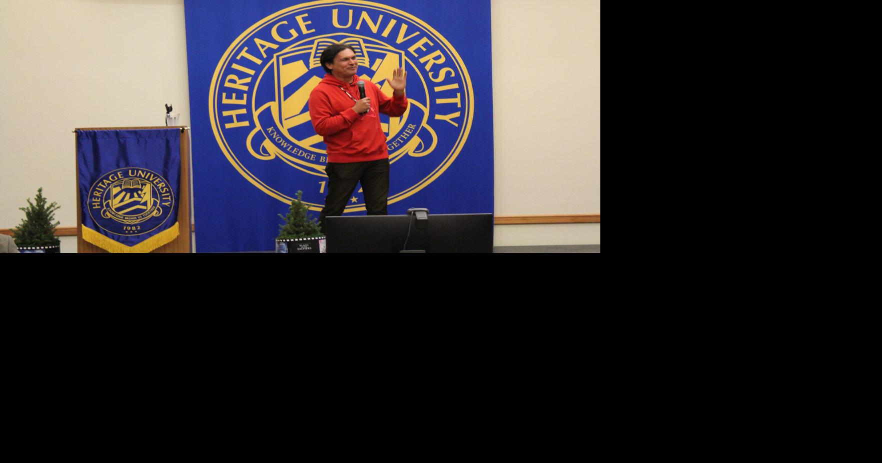 Actor Adam Beach visita la Universidad Heritage | Vida | elsoldeyakima.com